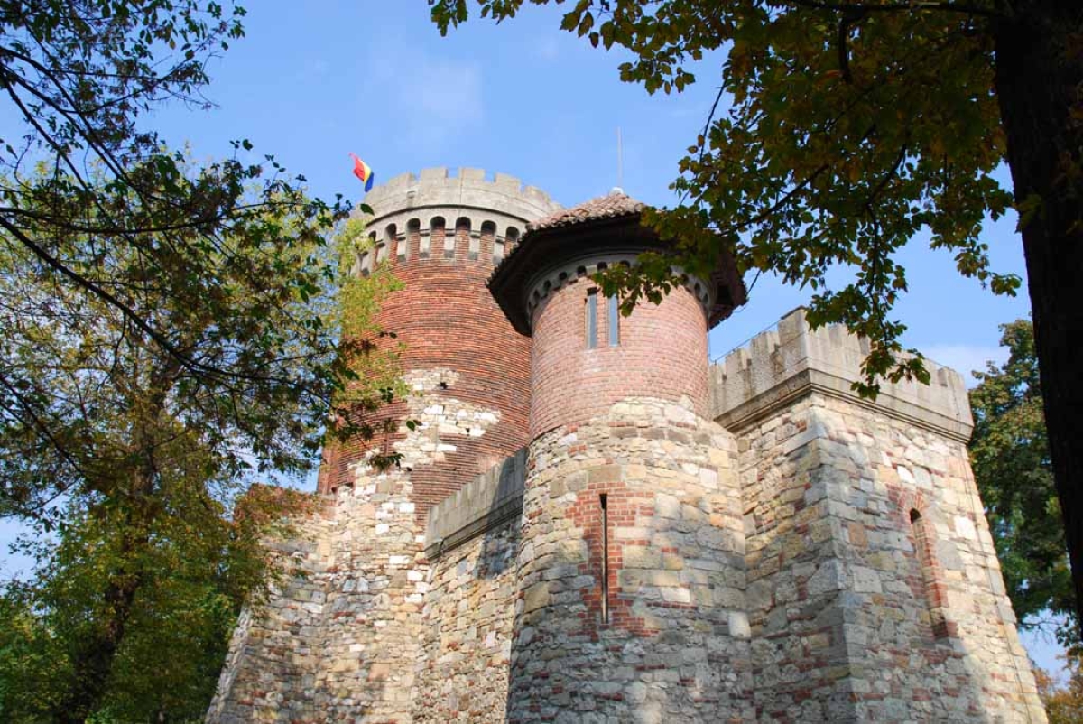 Castelul uitat din București. Ce ascunde turnul său - Fanatik.ro
